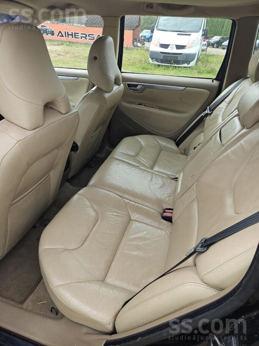 Melns Volvo V70 2006 Cēsis, ar dzinēja tilpumu 2.40 L un nobraukumu 440 tūkst. km par 2200 €, foto 6 vietnē AUTOMOTO.COM.LV