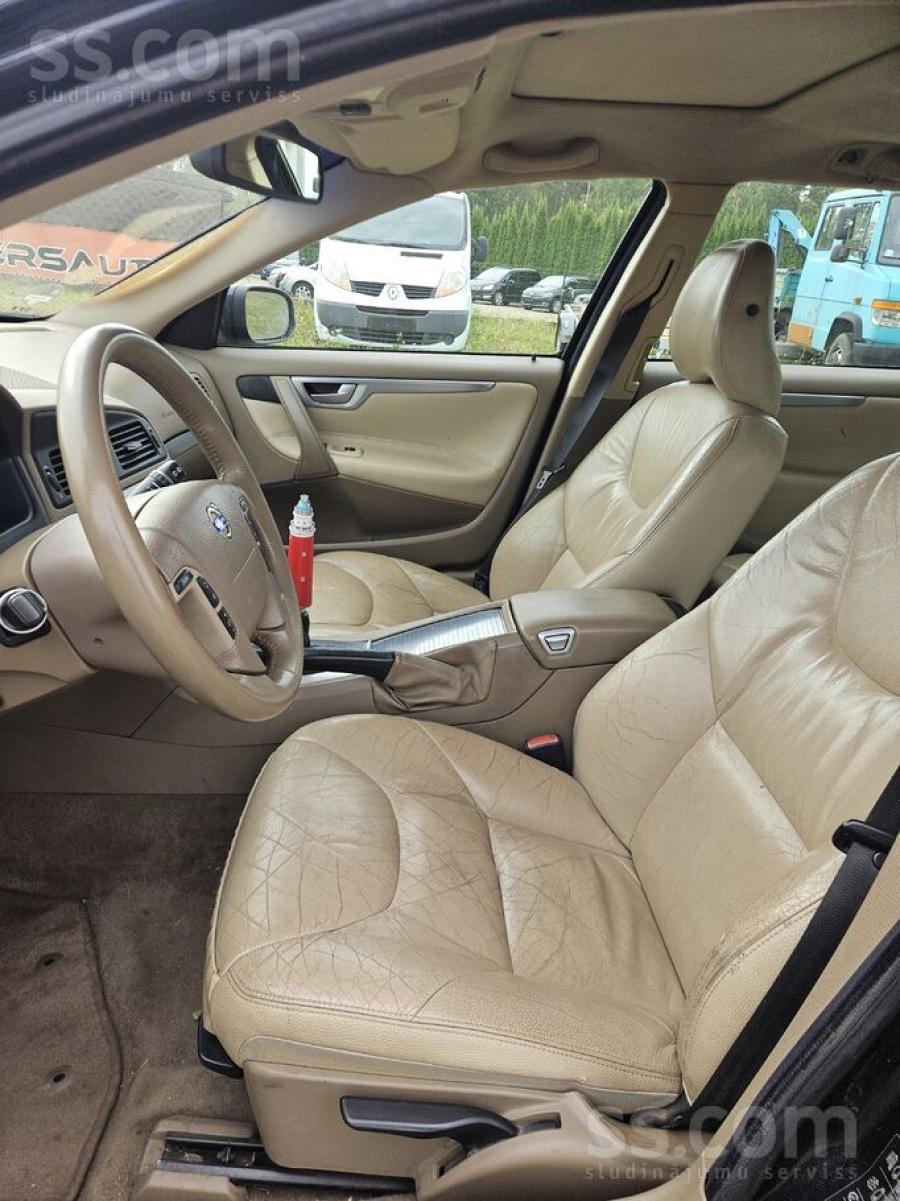 Melns Volvo V70 2006 Cēsis, ar dzinēja tilpumu 2.40 L un nobraukumu 440 tūkst. km par 2200 €, foto 7 vietnē AUTOMOTO.COM.LV