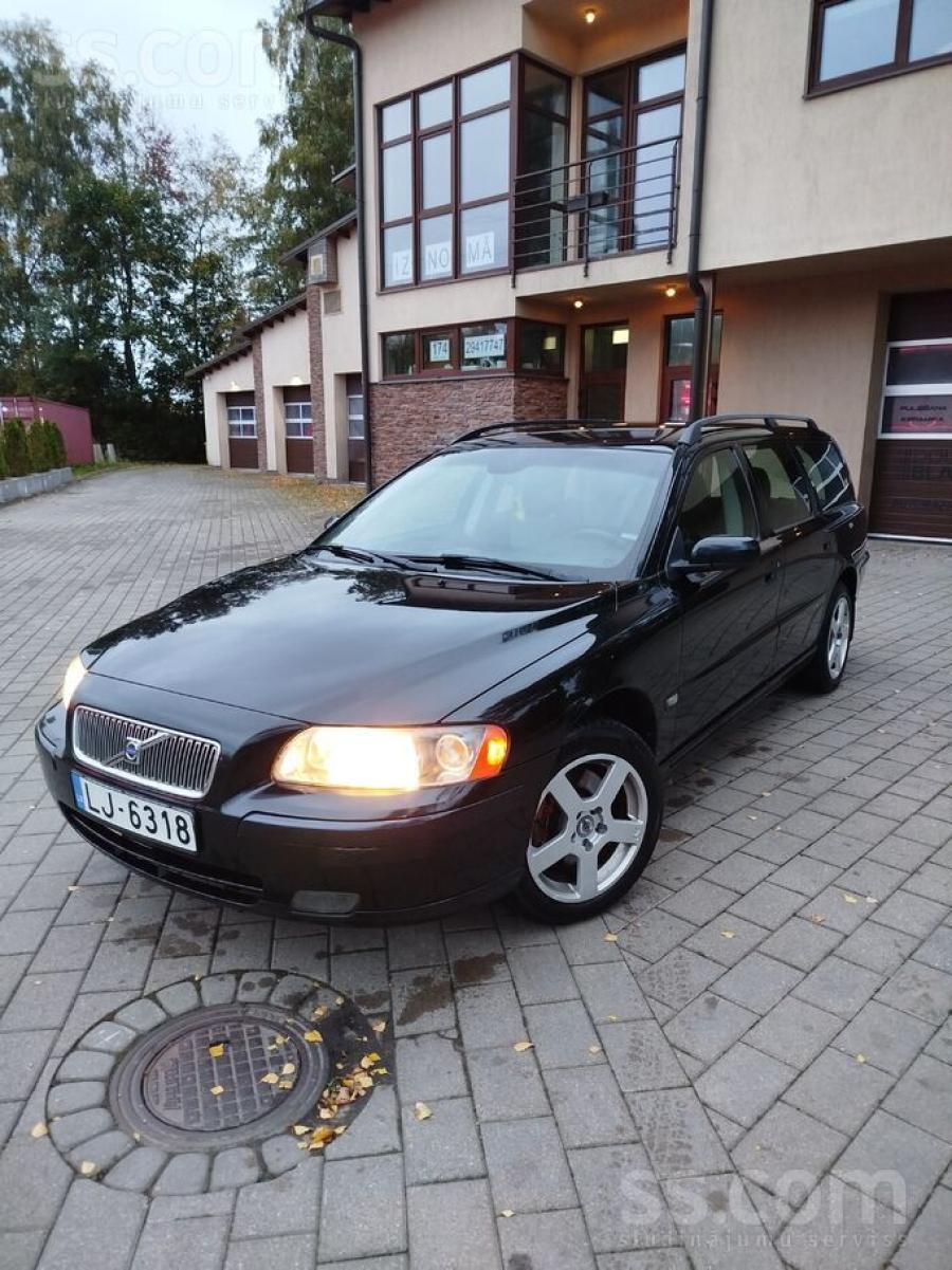 Melns Volvo V70 2006 Rīga, ar dzinēja tilpumu 2.40 L un nobraukumu 301 tūkst. km par 2500 €, foto 1 vietnē AUTOMOTO.COM.LV