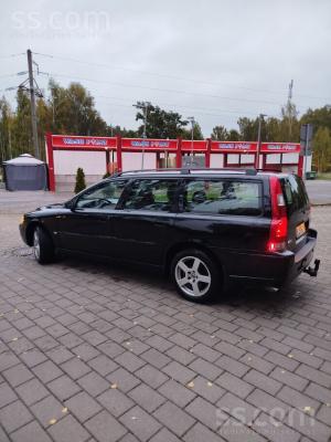 Melns Volvo V70 2006 Rīga, ar dzinēja tilpumu 2.40 L un nobraukumu 301 tūkst. km par 2500 €, foto 3 vietnē AUTOMOTO.COM.LV