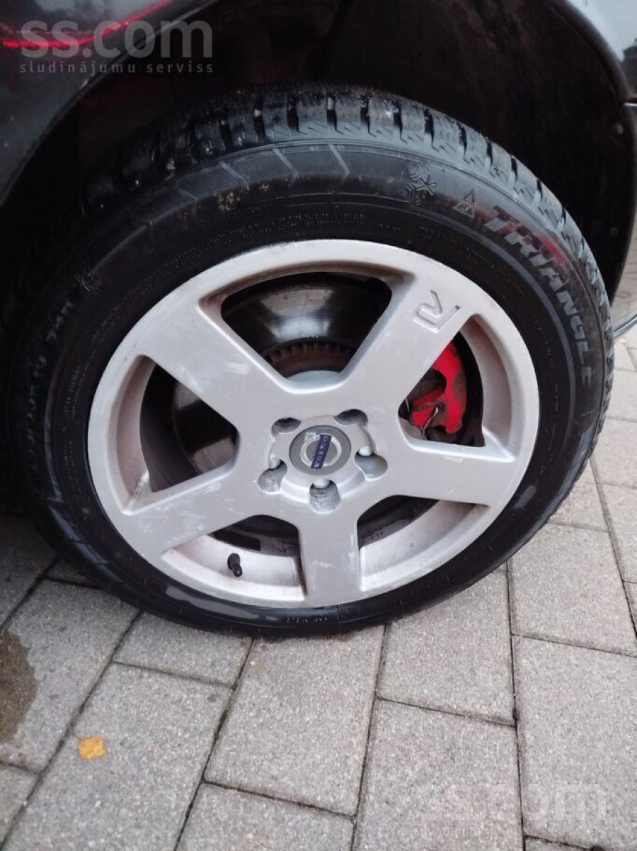 Melns Volvo V70 2006 Rīga, ar dzinēja tilpumu 2.40 L un nobraukumu 301 tūkst. km par 2500 €, foto 7 vietnē AUTOMOTO.COM.LV