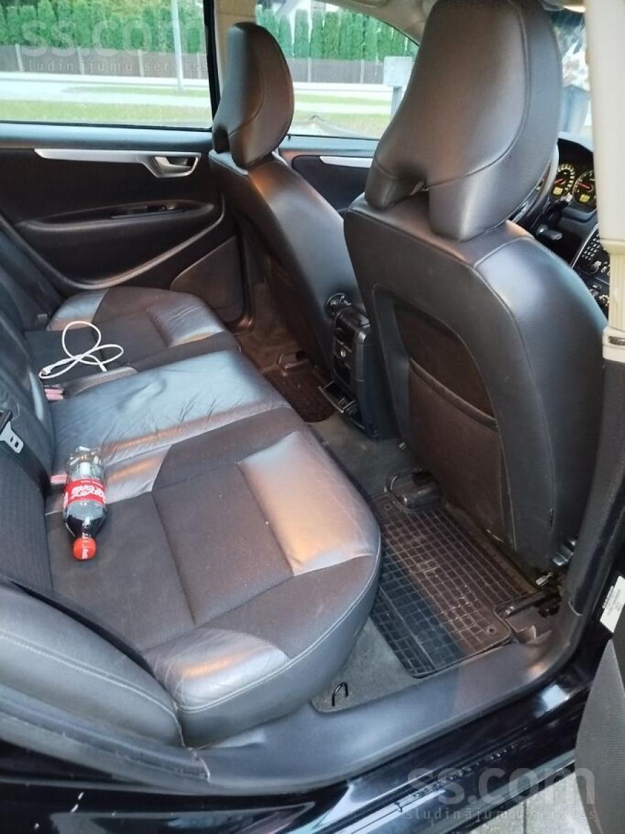 Melns Volvo V70 2006 Rīga, ar dzinēja tilpumu 2.40 L un nobraukumu 301 tūkst. km par 2500 €, foto 10 vietnē AUTOMOTO.COM.LV