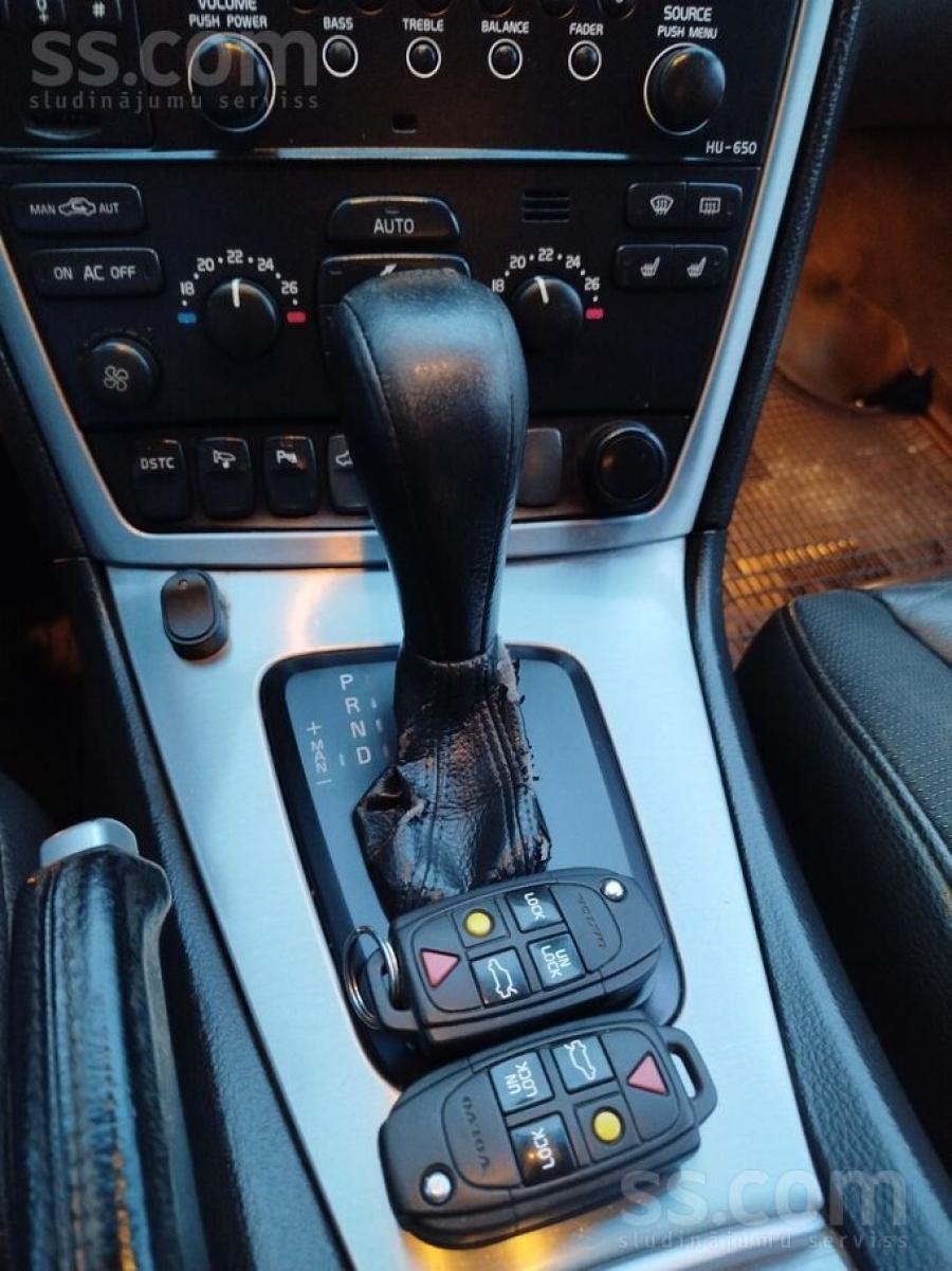 Melns Volvo V70 2006 Rīga, ar dzinēja tilpumu 2.40 L un nobraukumu 301 tūkst. km par 2500 €, foto 15 vietnē AUTOMOTO.COM.LV
