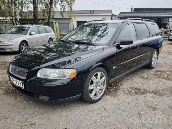 Black Volvo V70 2006 in Riga, with an engine capacity of 2.40 L and mileage of 0 thousand km for 1790 €, photo 4 on AUTOMOTO.COM.LV