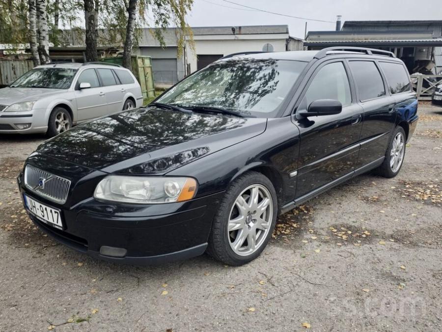 Black Volvo V70 2006 in Riga, with an engine capacity of 2.40 L and mileage of 0 thousand km for 1790 €, photo 4 on AUTOMOTO.COM.LV