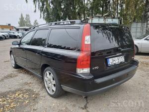 Black Volvo V70 2006 in Riga, with an engine capacity of 2.40 L and mileage of 0 thousand km for 1790 €, photo 5 on AUTOMOTO.COM.LV