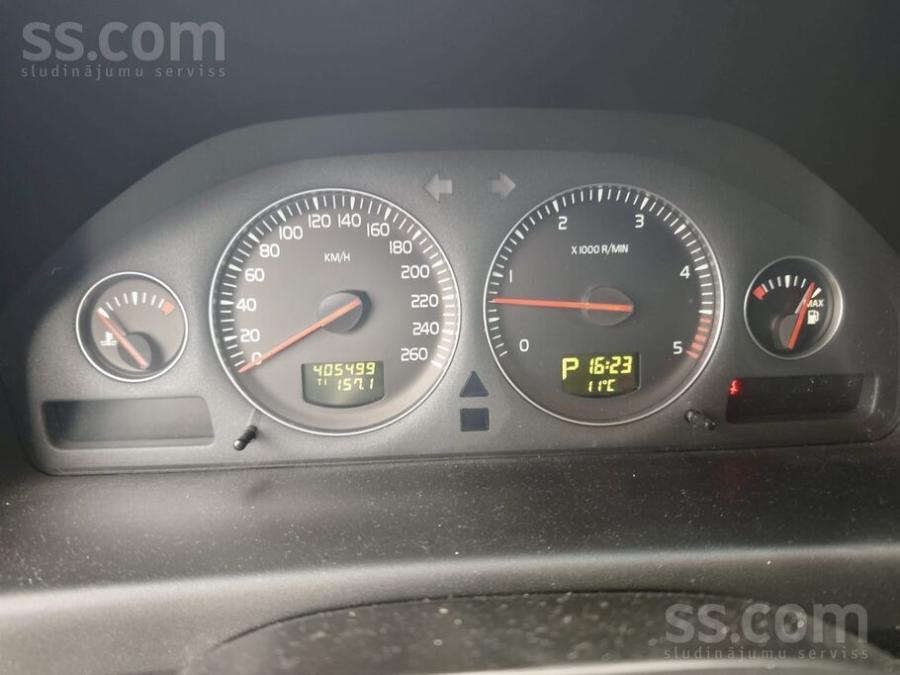Black Volvo V70 2006 in Riga, with an engine capacity of 2.40 L and mileage of 0 thousand km for 1790 €, photo 13 on AUTOMOTO.COM.LV