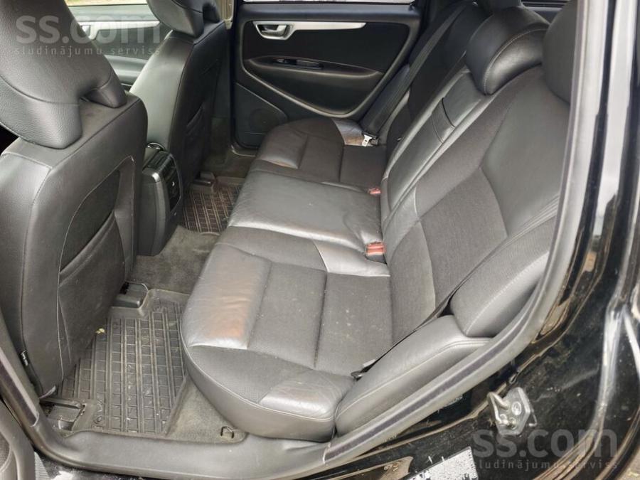 Black Volvo V70 2006 in Riga, with an engine capacity of 2.40 L and mileage of 0 thousand km for 1790 €, photo 15 on AUTOMOTO.COM.LV