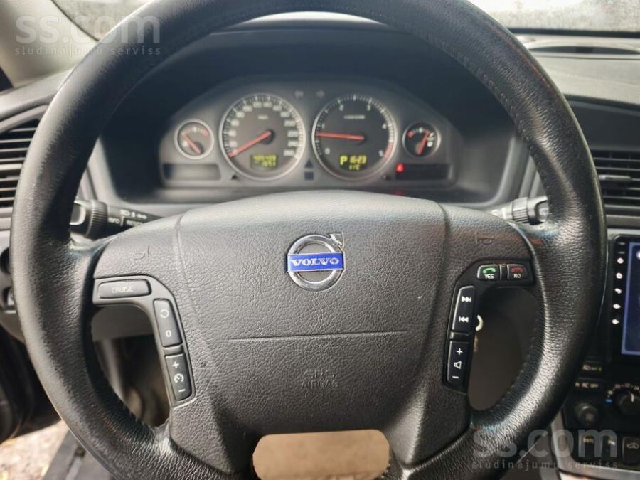 Black Volvo V70 2006 in Riga, with an engine capacity of 2.40 L and mileage of 0 thousand km for 1790 €, photo 16 on AUTOMOTO.COM.LV