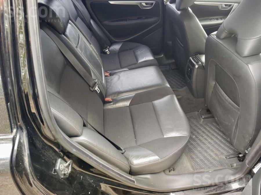 Black Volvo V70 2006 in Riga, with an engine capacity of 2.40 L and mileage of 0 thousand km for 1790 €, photo 18 on AUTOMOTO.COM.LV