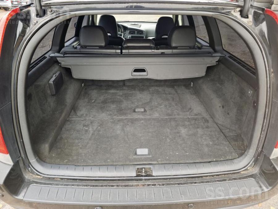 Black Volvo V70 2006 in Riga, with an engine capacity of 2.40 L and mileage of 0 thousand km for 1790 €, photo 19 on AUTOMOTO.COM.LV