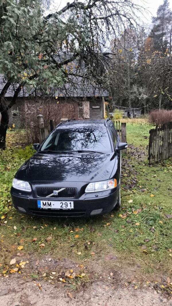 Melns Volvo V70 2006 Limbaži, ar dzinēja tilpumu 2.40 L un nobraukumu 450 tūkst. km par 1000 €, foto 9 vietnē AUTOMOTO.COM.LV