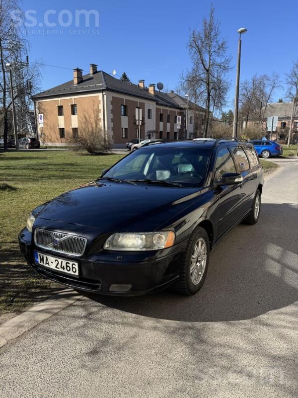 Black Volvo V70 2007 in Riga, with an engine capacity of 2.40 L and mileage of 390 thousand km for 2900 €, photo 1 on AUTOMOTO.COM.LV