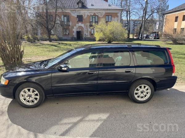 Black Volvo V70 2007 in Riga, with an engine capacity of 2.40 L and mileage of 390 thousand km for 2900 €, photo 2 on AUTOMOTO.COM.LV