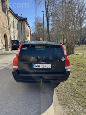 Melns Volvo V70 2007 Rīga, ar dzinēja tilpumu 2.40 L un nobraukumu 390 tūkst. km par 6200 €, foto 4 vietnē AUTOMOTO.COM.LV
