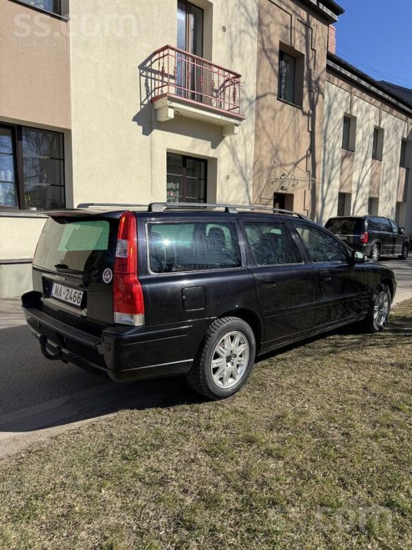 Black Volvo V70 2007 in Riga, with an engine capacity of 2.40 L and mileage of 390 thousand km for 2900 €, photo 5 on AUTOMOTO.COM.LV