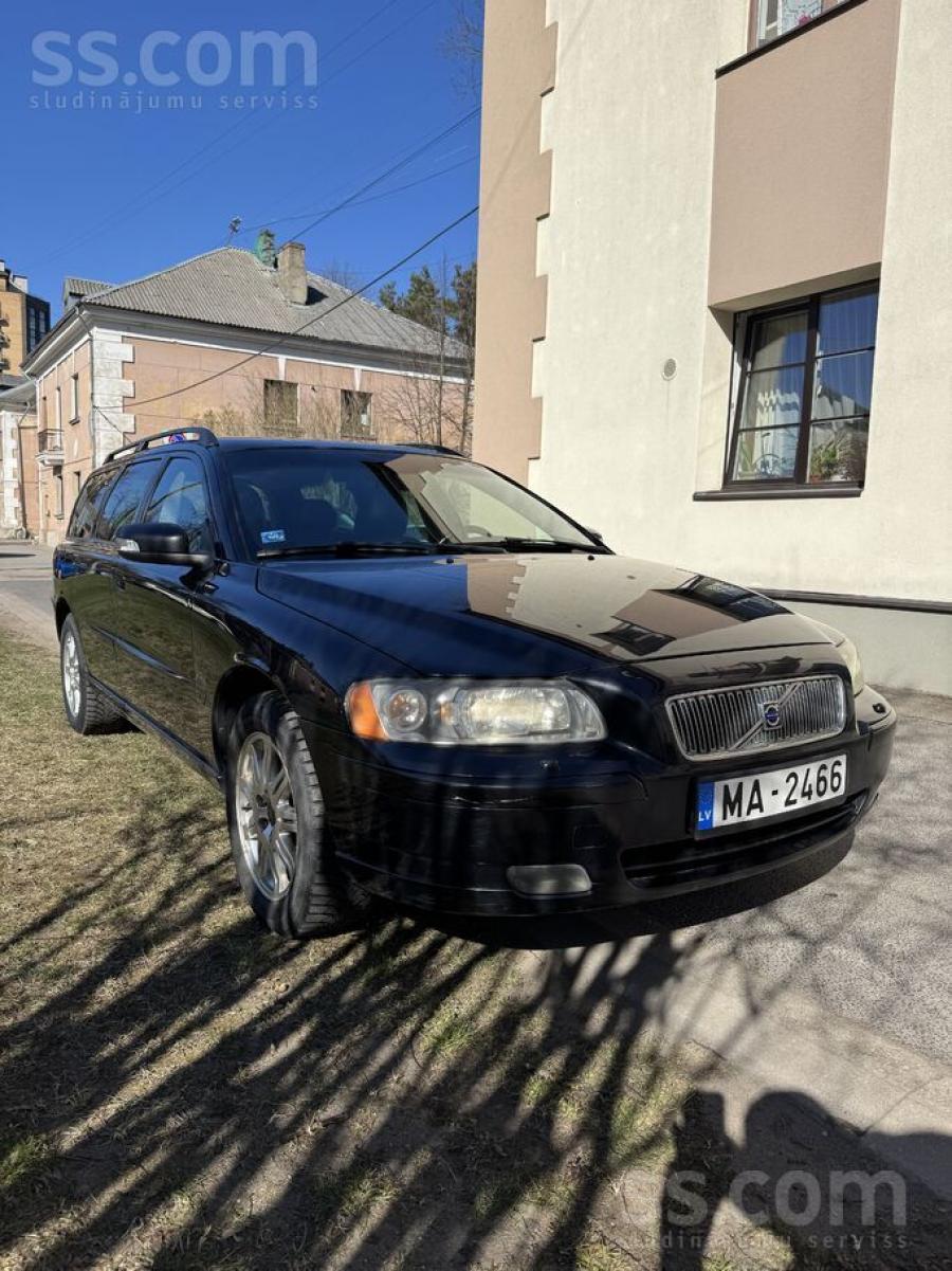 Melns Volvo V70 2007 Rīga, ar dzinēja tilpumu 2.40 L un nobraukumu 390 tūkst. km par 6200 €, foto 7 vietnē AUTOMOTO.COM.LV