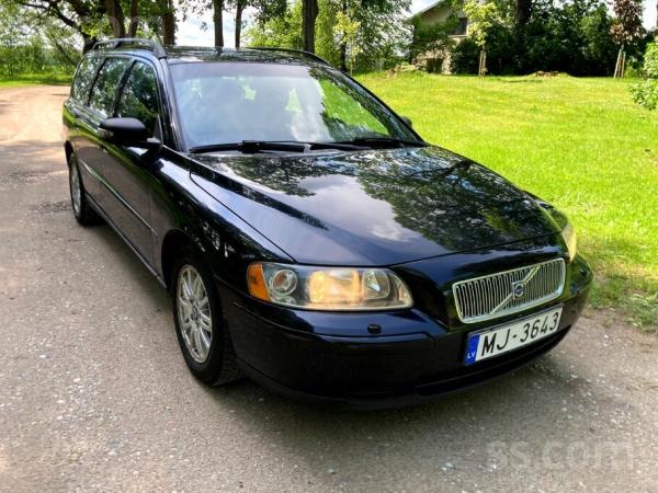 Black Volvo V70 2007 in Jelgava, with an engine capacity of 2.40 L and mileage of 349 thousand km for 5700 €, photo 3 on AUTOMOTO.COM.LV