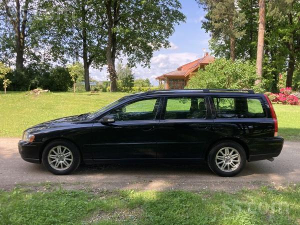 Black Volvo V70 2007 in Jelgava, with an engine capacity of 2.40 L and mileage of 349 thousand km for 5700 €, photo 8 on AUTOMOTO.COM.LV
