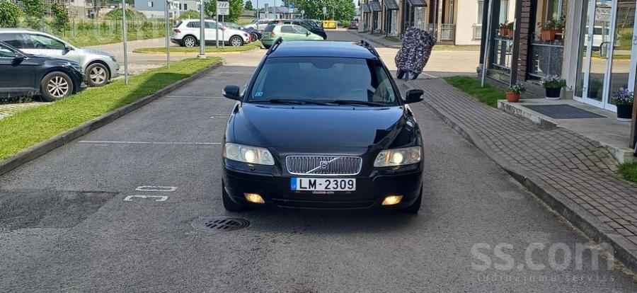 Melns Volvo V70 2007 Rīga, ar dzinēja tilpumu 2.40 L un nobraukumu 396 tūkst. km par 2450 €, foto 2 vietnē AUTOMOTO.COM.LV