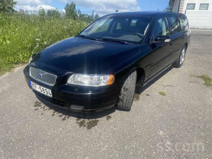 Black Volvo V70 2007 in Aluksne, with an engine capacity of 2.40 L and mileage of 361 thousand km for 1850 €, photo 1 on AUTOMOTO.COM.LV