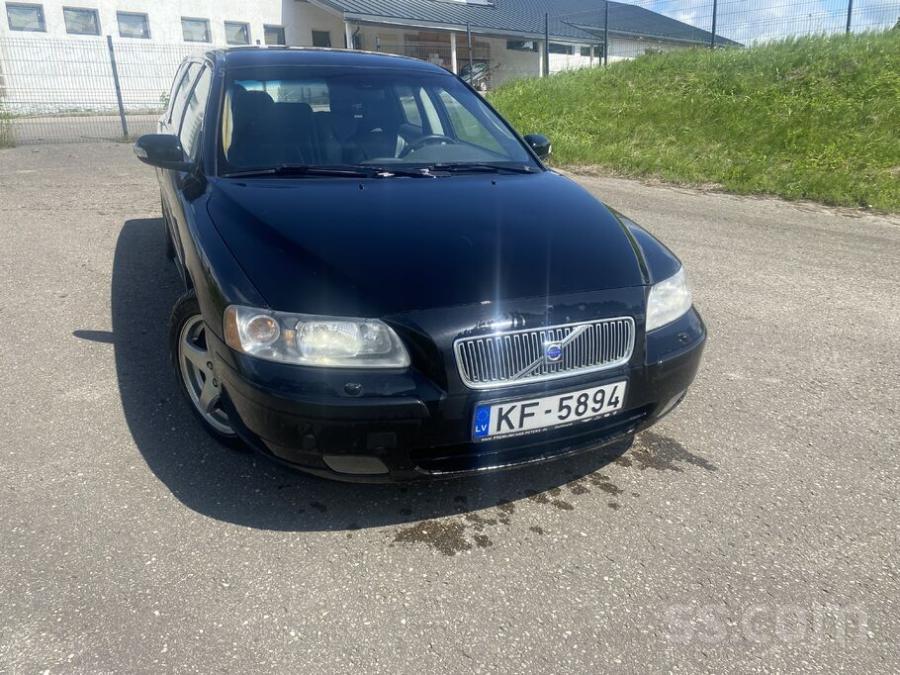Black Volvo V70 2007 in Aluksne, with an engine capacity of 2.40 L and mileage of 361 thousand km for 1850 €, photo 2 on AUTOMOTO.COM.LV