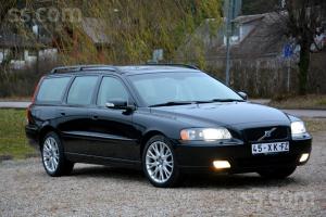 Black Volvo V70 2007 in Riga, with an engine capacity of 2.40 L and mileage of 315 thousand km for 3799 €, photo 4 on AUTOMOTO.COM.LV