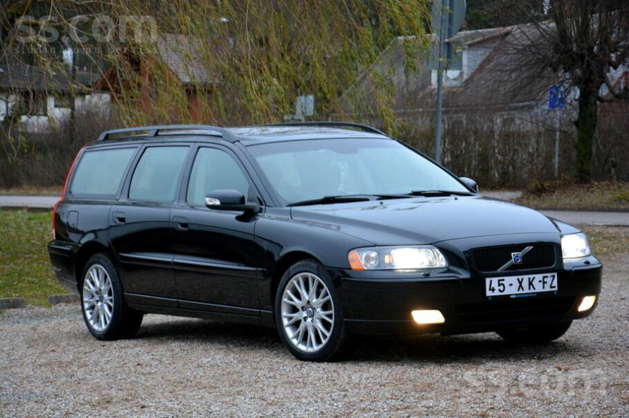Black Volvo V70 2007 in Riga, with an engine capacity of 2.40 L and mileage of 315 thousand km for 3799 €, photo 4 on AUTOMOTO.COM.LV
