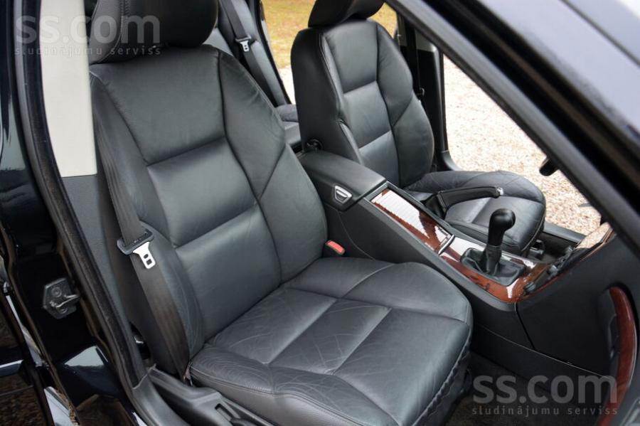 Black Volvo V70 2007 in Riga, with an engine capacity of 2.40 L and mileage of 315 thousand km for 3799 €, photo 15 on AUTOMOTO.COM.LV