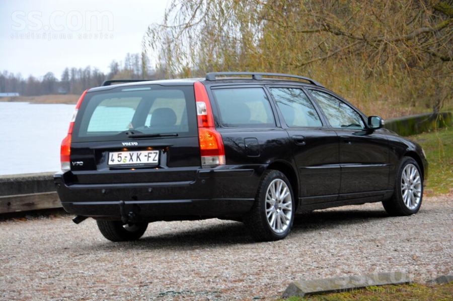 Black Volvo V70 2007 in Riga, with an engine capacity of 2.40 L and mileage of 315 thousand km for 3799 €, photo 16 on AUTOMOTO.COM.LV