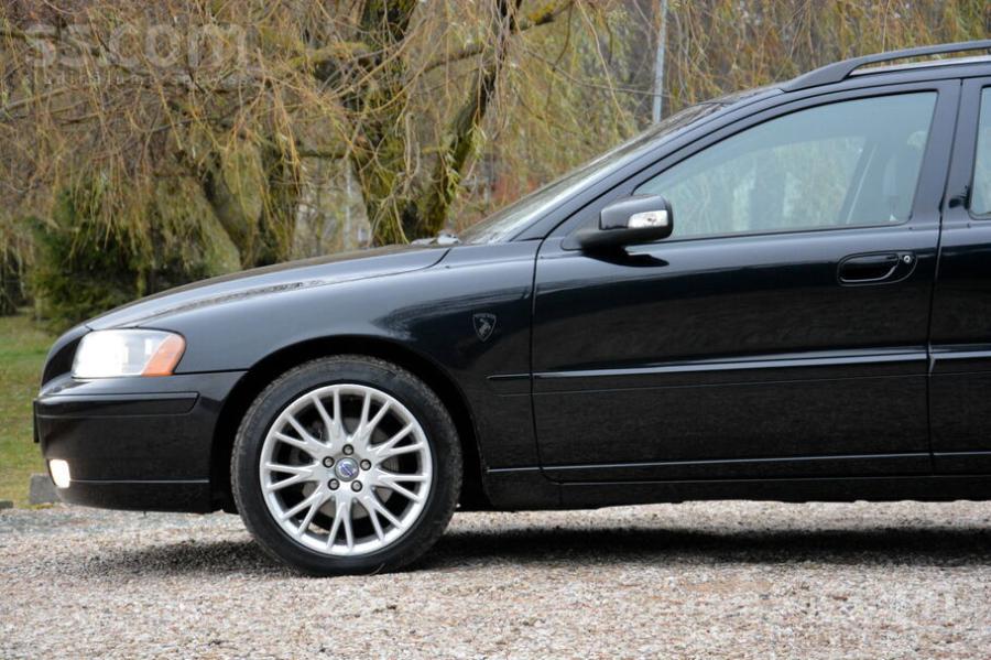 Black Volvo V70 2007 in Riga, with an engine capacity of 2.40 L and mileage of 315 thousand km for 3799 €, photo 21 on AUTOMOTO.COM.LV