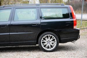 Black Volvo V70 2007 in Riga, with an engine capacity of 2.40 L and mileage of 315 thousand km for 3799 €, photo 25 on AUTOMOTO.COM.LV