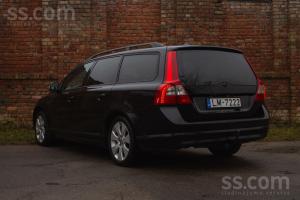 Black Volvo V70 2007 in Jelgava, with an engine capacity of 2.40 L and mileage of 452 thousand km for 3550 €, photo 4 on AUTOMOTO.COM.LV