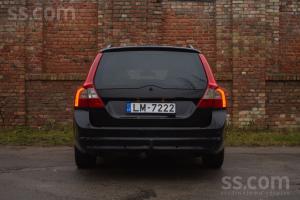 Black Volvo V70 2007 in Jelgava, with an engine capacity of 2.40 L and mileage of 452 thousand km for 3550 €, photo 5 on AUTOMOTO.COM.LV