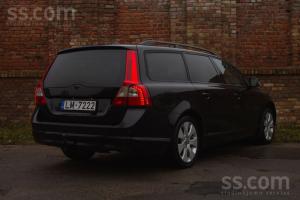 Black Volvo V70 2007 in Jelgava, with an engine capacity of 2.40 L and mileage of 452 thousand km for 3550 €, photo 6 on AUTOMOTO.COM.LV