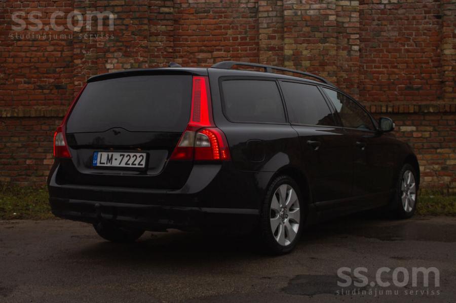 Black Volvo V70 2007 in Jelgava, with an engine capacity of 2.40 L and mileage of 452 thousand km for 3550 €, photo 6 on AUTOMOTO.COM.LV