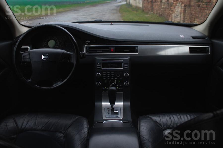 Black Volvo V70 2007 in Jelgava, with an engine capacity of 2.40 L and mileage of 452 thousand km for 3550 €, photo 9 on AUTOMOTO.COM.LV