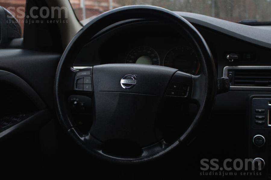 Black Volvo V70 2007 in Jelgava, with an engine capacity of 2.40 L and mileage of 452 thousand km for 3550 €, photo 10 on AUTOMOTO.COM.LV