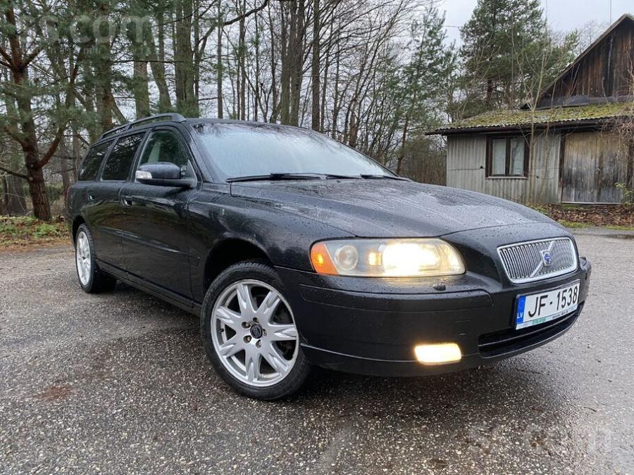 Black Volvo V70 2007 in Riga, with an engine capacity of 2.40 L and mileage of 360 thousand km for 2150 €, photo 1 on AUTOMOTO.COM.LV