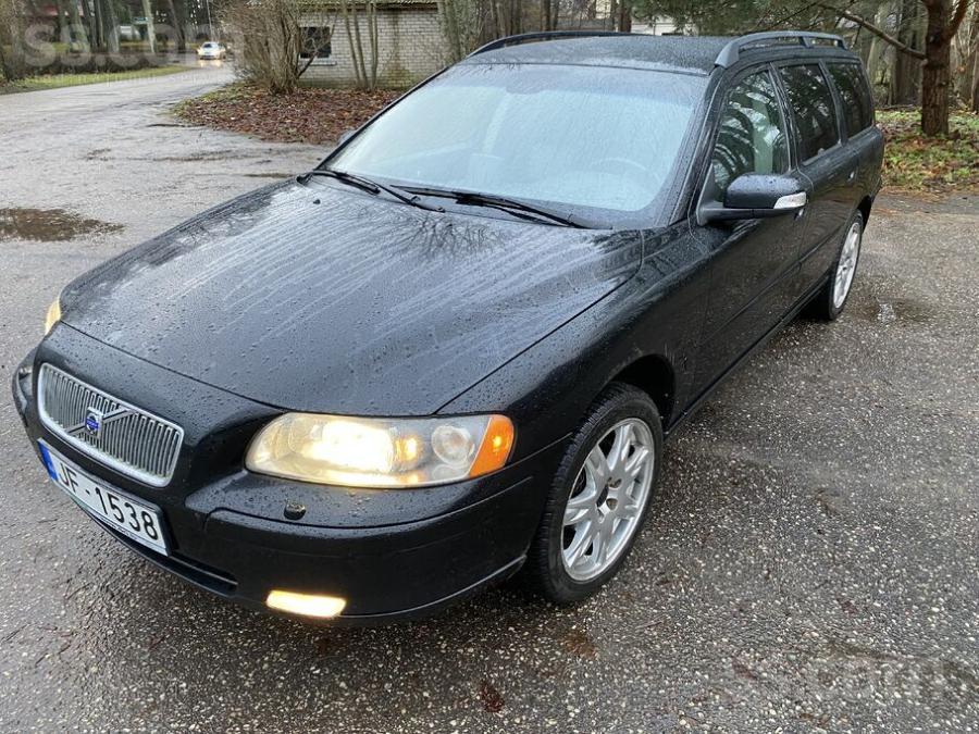 Black Volvo V70 2007 in Riga, with an engine capacity of 2.40 L and mileage of 360 thousand km for 2150 €, photo 2 on AUTOMOTO.COM.LV