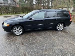 Black Volvo V70 2007 in Riga, with an engine capacity of 2.40 L and mileage of 360 thousand km for 2150 €, photo 3 on AUTOMOTO.COM.LV