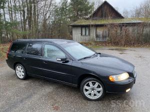 Black Volvo V70 2007 in Riga, with an engine capacity of 2.40 L and mileage of 360 thousand km for 2150 €, photo 4 on AUTOMOTO.COM.LV