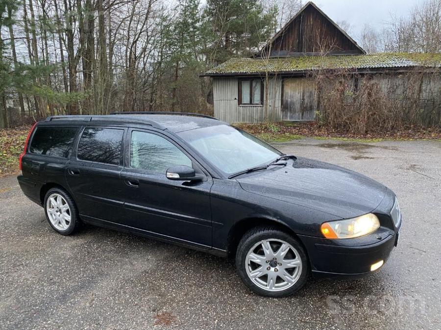 Black Volvo V70 2007 in Riga, with an engine capacity of 2.40 L and mileage of 360 thousand km for 2150 €, photo 4 on AUTOMOTO.COM.LV