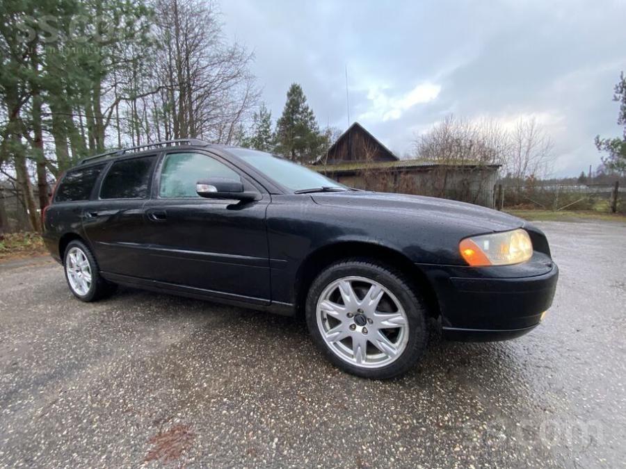 Black Volvo V70 2007 in Riga, with an engine capacity of 2.40 L and mileage of 360 thousand km for 2150 €, photo 12 on AUTOMOTO.COM.LV