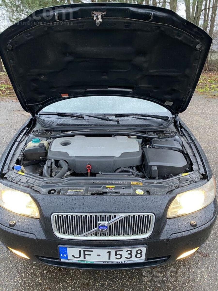 Black Volvo V70 2007 in Riga, with an engine capacity of 2.40 L and mileage of 360 thousand km for 2150 €, photo 13 on AUTOMOTO.COM.LV