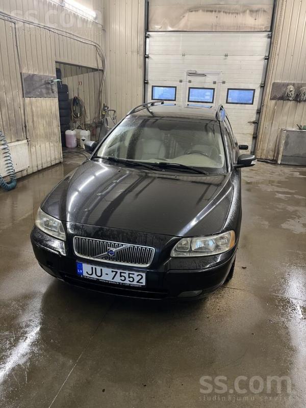 Black Volvo V70 2007 in Riga, with an engine capacity of 2.40 L and mileage of 363 thousand km for 2750 €, photo 1 on AUTOMOTO.COM.LV