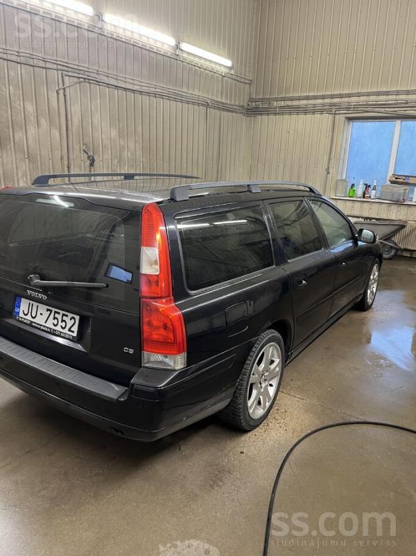 Black Volvo V70 2007 in Riga, with an engine capacity of 2.40 L and mileage of 363 thousand km for 2750 €, photo 3 on AUTOMOTO.COM.LV