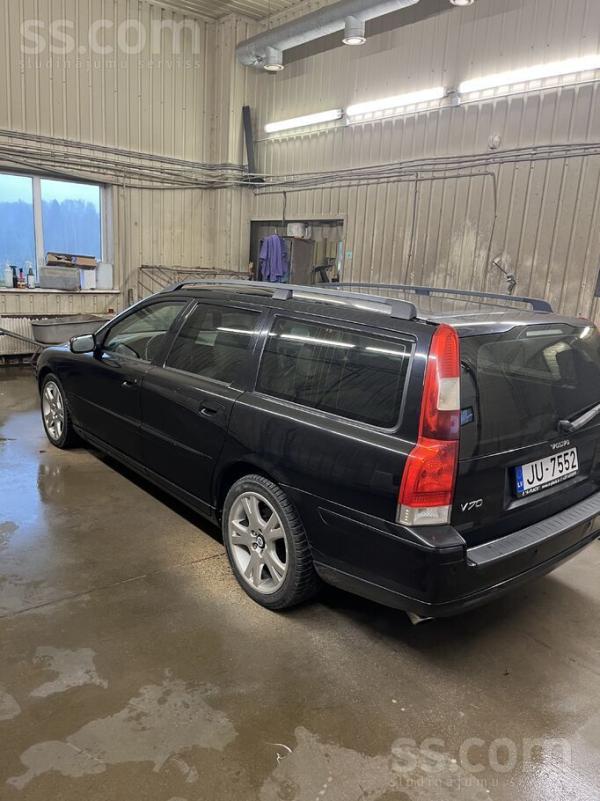 Black Volvo V70 2007 in Riga, with an engine capacity of 2.40 L and mileage of 363 thousand km for 2750 €, photo 4 on AUTOMOTO.COM.LV