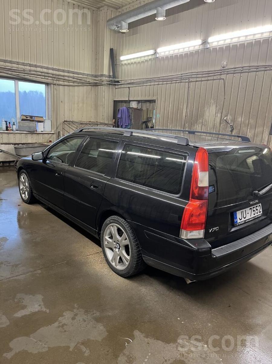 Melns Volvo V70 2007 Rīga, ar dzinēja tilpumu 2.40 L un nobraukumu 363 tūkst. km par 2750 €, foto 4 vietnē AUTOMOTO.COM.LV