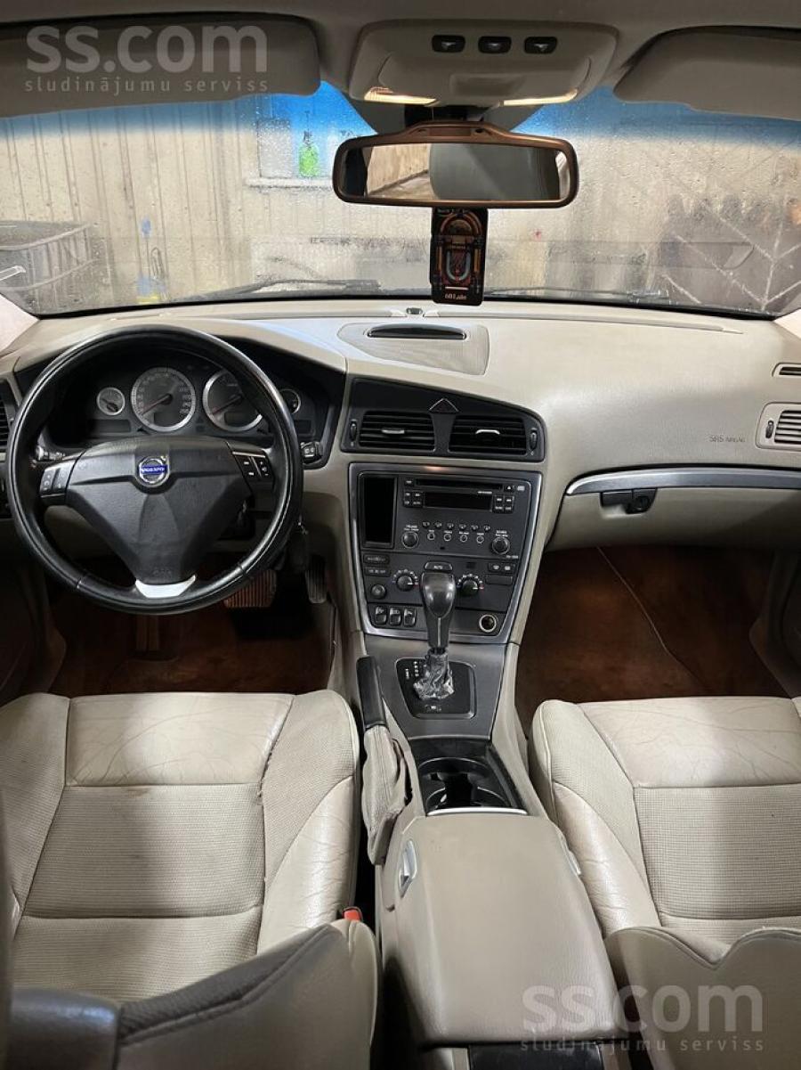 Melns Volvo V70 2007 Rīga, ar dzinēja tilpumu 2.40 L un nobraukumu 363 tūkst. km par 2750 €, foto 5 vietnē AUTOMOTO.COM.LV